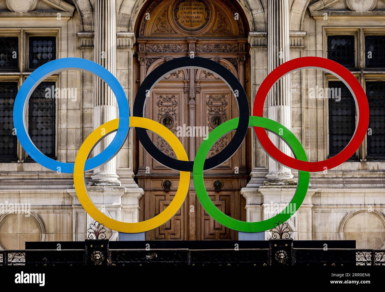 PARIS - The Olympic rings in front of the Hôtel de ville de Paris, the ...