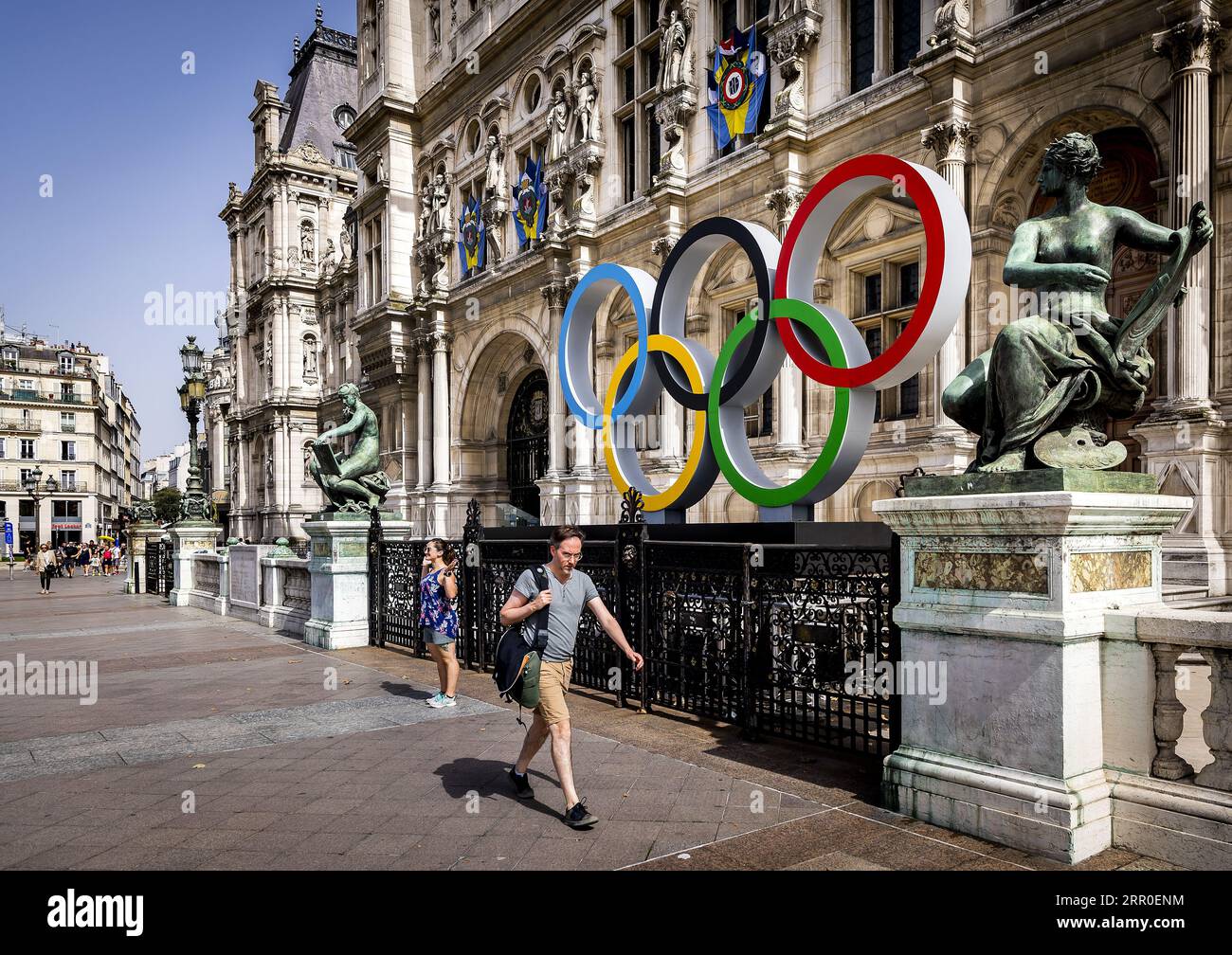 PARIS - The Olympic rings in front of the Hôtel de ville de Paris, the ...