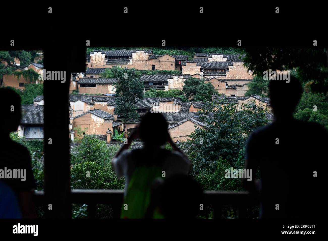 200812 -- BEIJING, Aug. 12, 2020 -- Tourists visit Yangjiatang Village ...