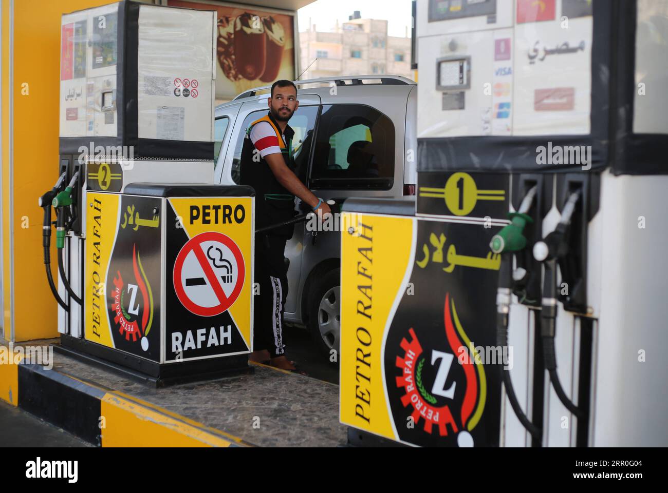 Gaza fuel gas hi-res stock photography and images - Alamy