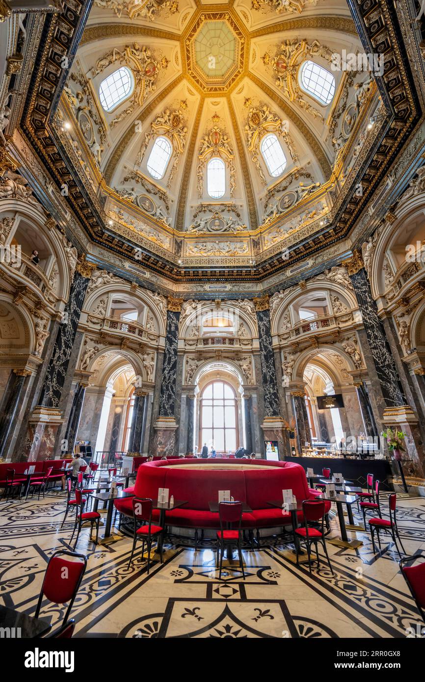Cafe inside the Kunsthistorisches Museum, Vienna, Austria Stock Photo ...
