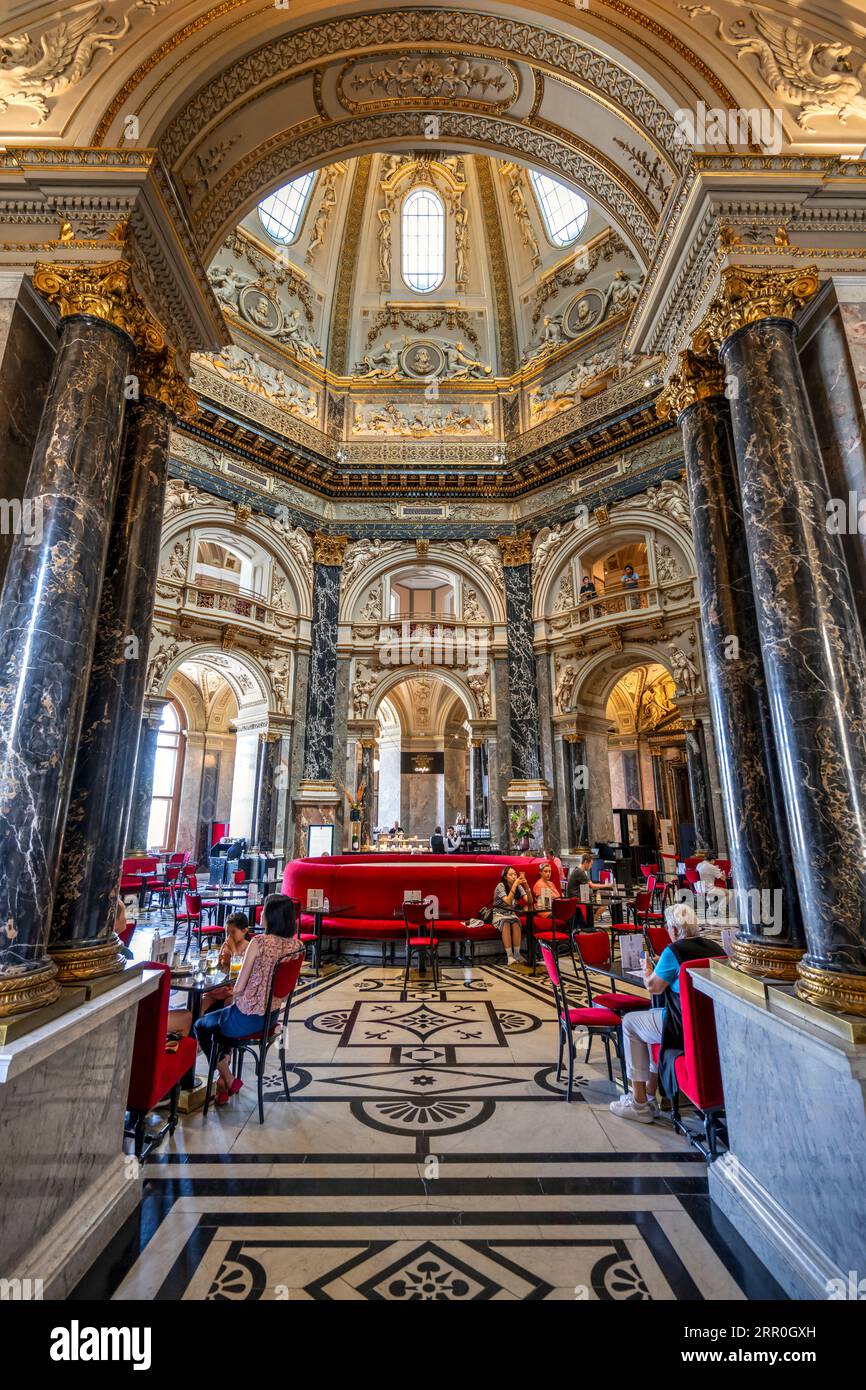 Cafe inside the Kunsthistorisches Museum, Vienna, Austria Stock Photo ...