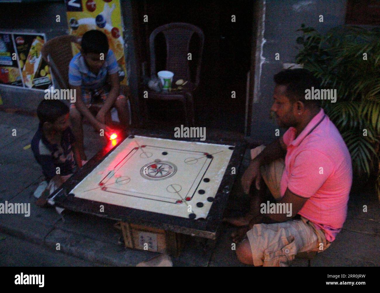 Carrom sri lanka hi-res stock photography and images - Alamy