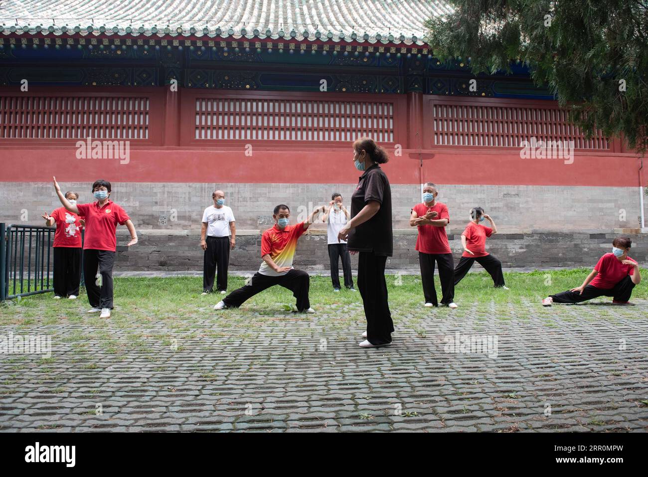 China old people exercise hi-res stock photography and images - Alamy