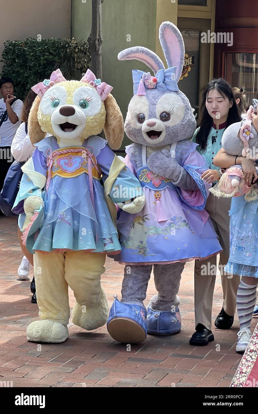 Duffy and friends wear traditional costumes to welcome the Mid-Autumn ...