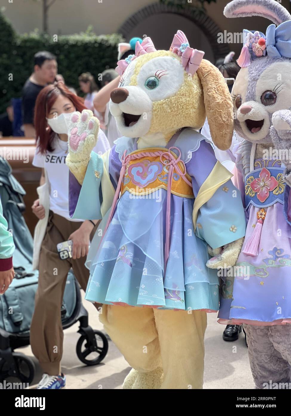 Duffy and friends wear traditional costumes to welcome the Mid-Autumn ...
