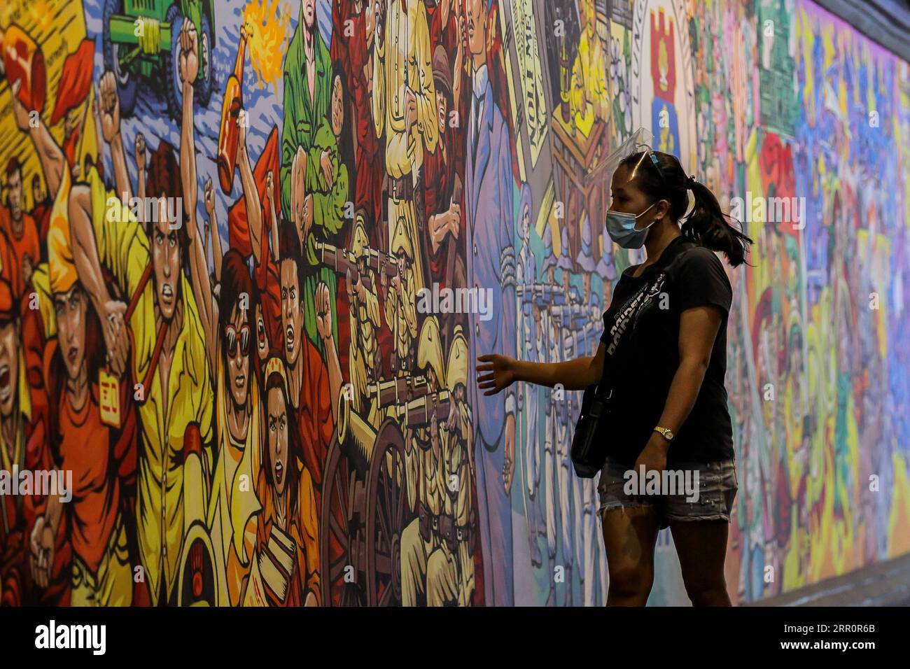 200824 -- MANILA, Aug. 24, 2020 -- A woman views colorful murals at the ...