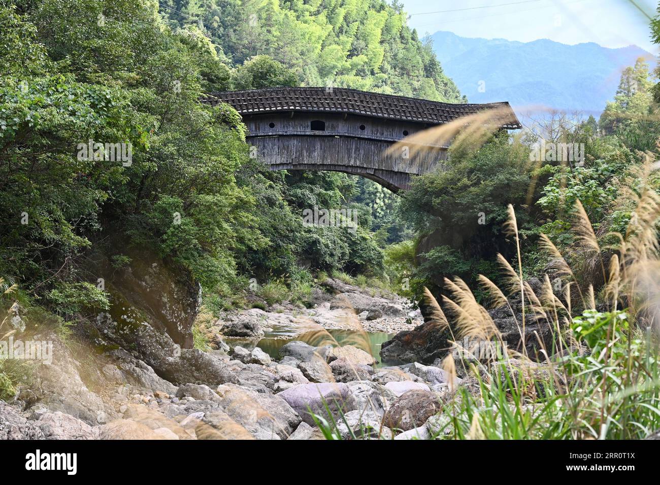 100 year old bridge hi-res stock photography and images - Alamy