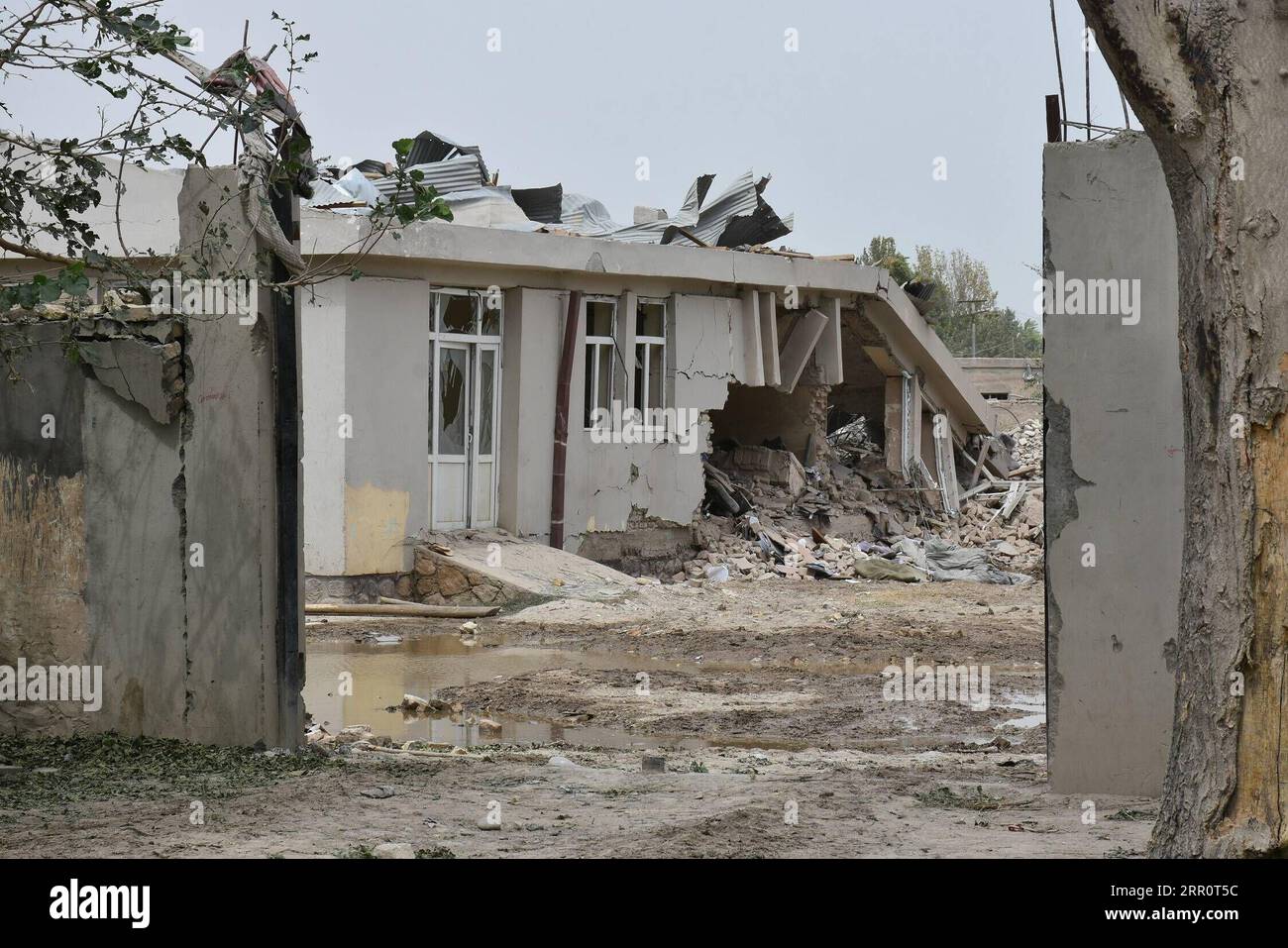 Building asailant hi-res stock photography and images - Alamy