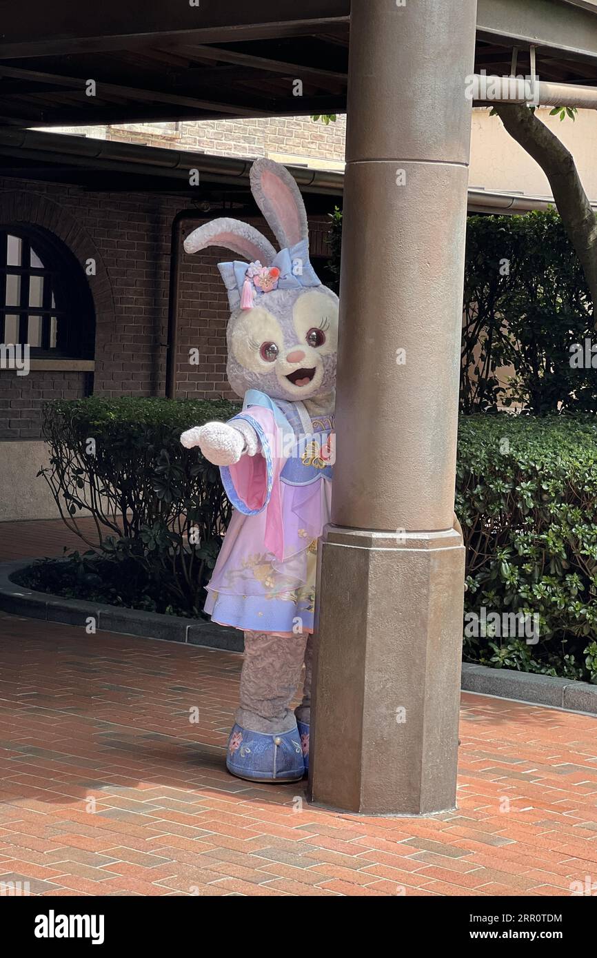 Duffy and friends wear traditional costumes to welcome the Mid-Autumn ...