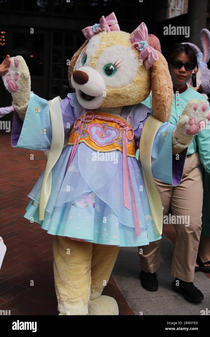 Duffy and friends wear traditional costumes to welcome the Mid-Autumn ...