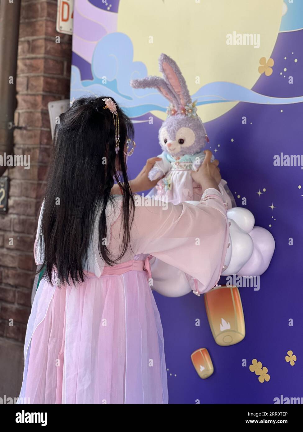 Duffy and friends wear traditional costumes to welcome the Mid-Autumn ...