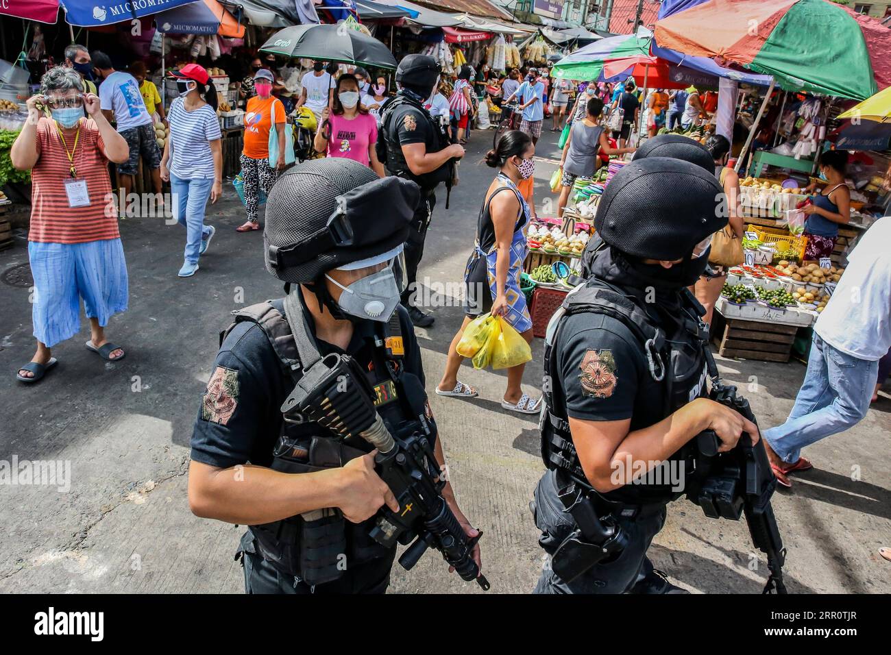 200826 -- MANILA, Aug. 26, 2020 -- Members of the Special Weapons and ...