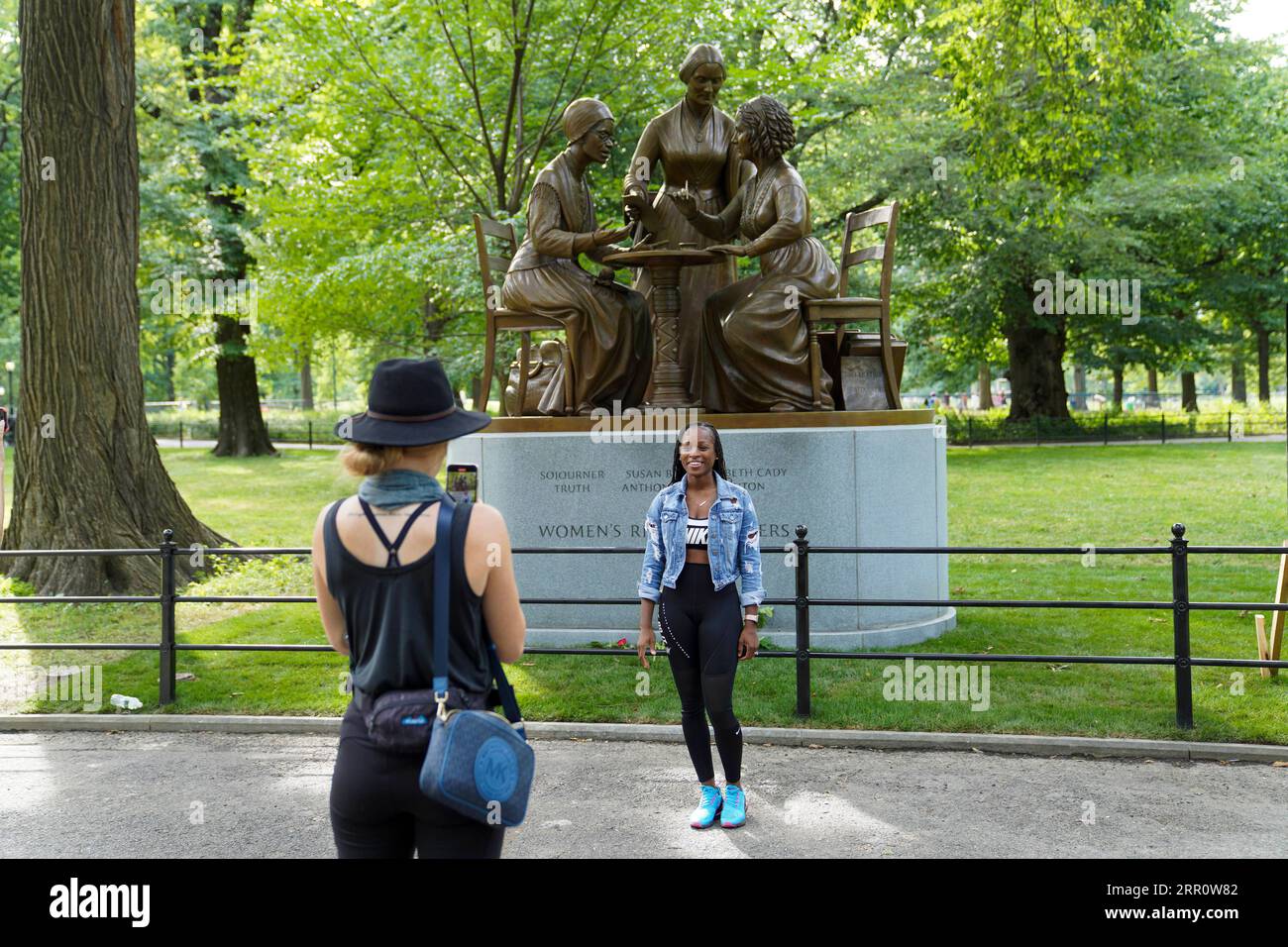 Susan anthony central park hi-res stock photography and images - Alamy
