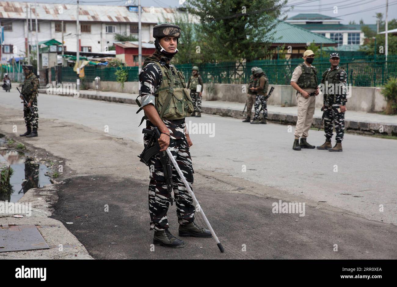 Indian paramilitary hi-res stock photography and images - Alamy