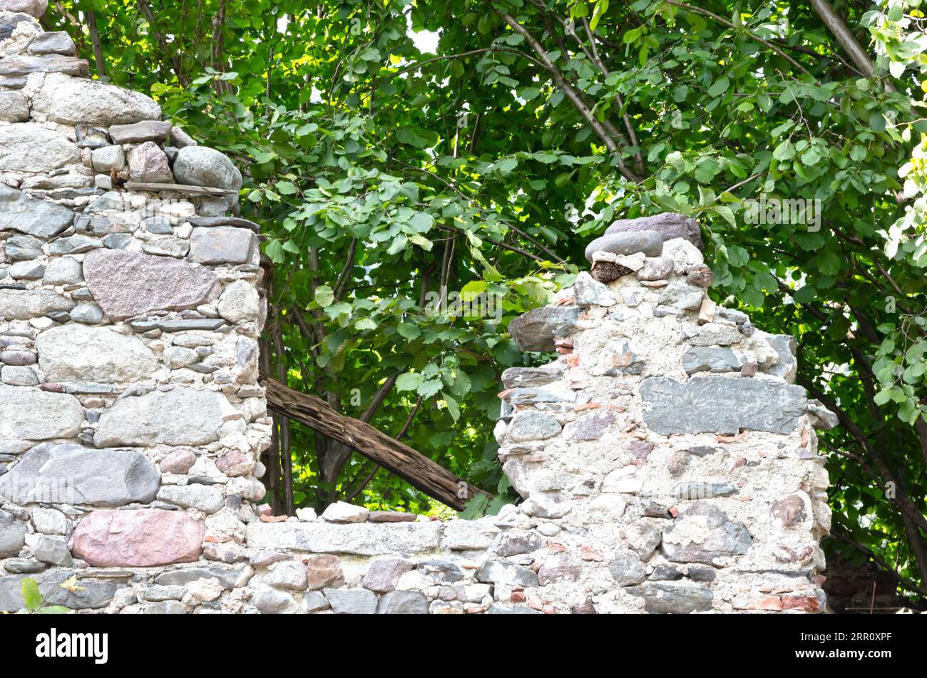 Urbex nature reclaimed hi-res stock photography and images - Alamy