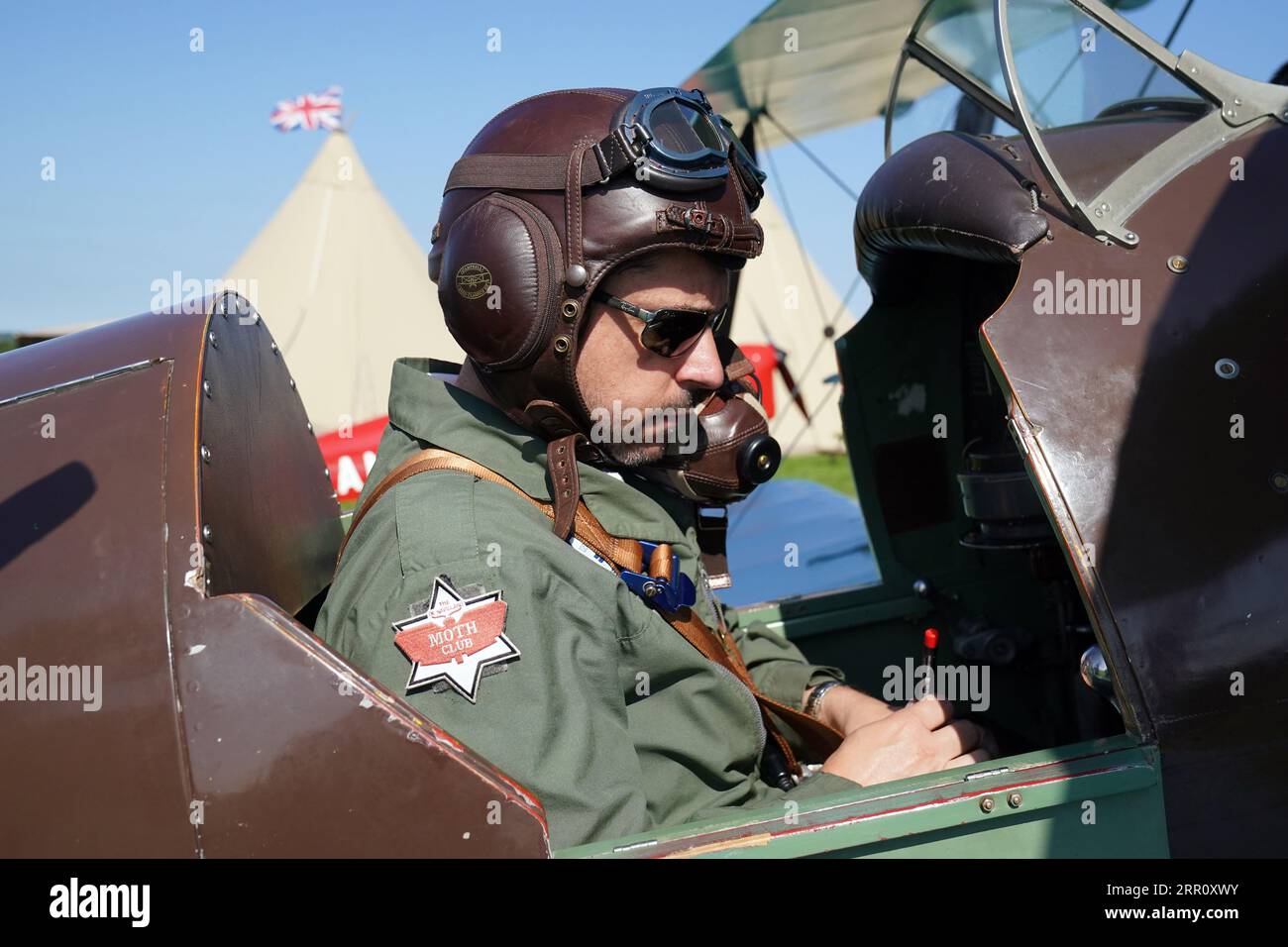 Dh82a tiger moth cockpit hi-res stock photography and images - Alamy