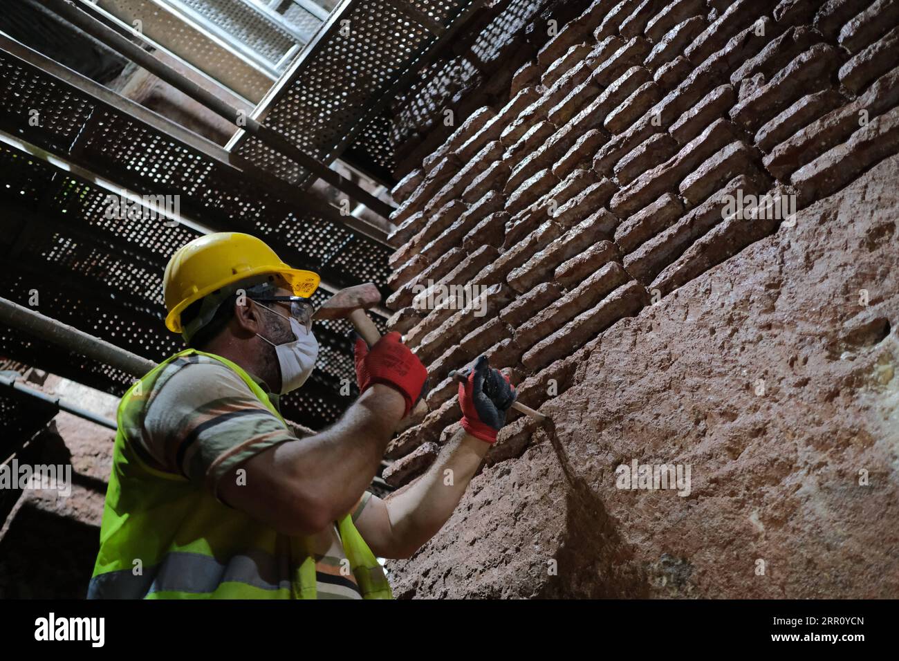 Restoration performances hi-res stock photography and images - Alamy
