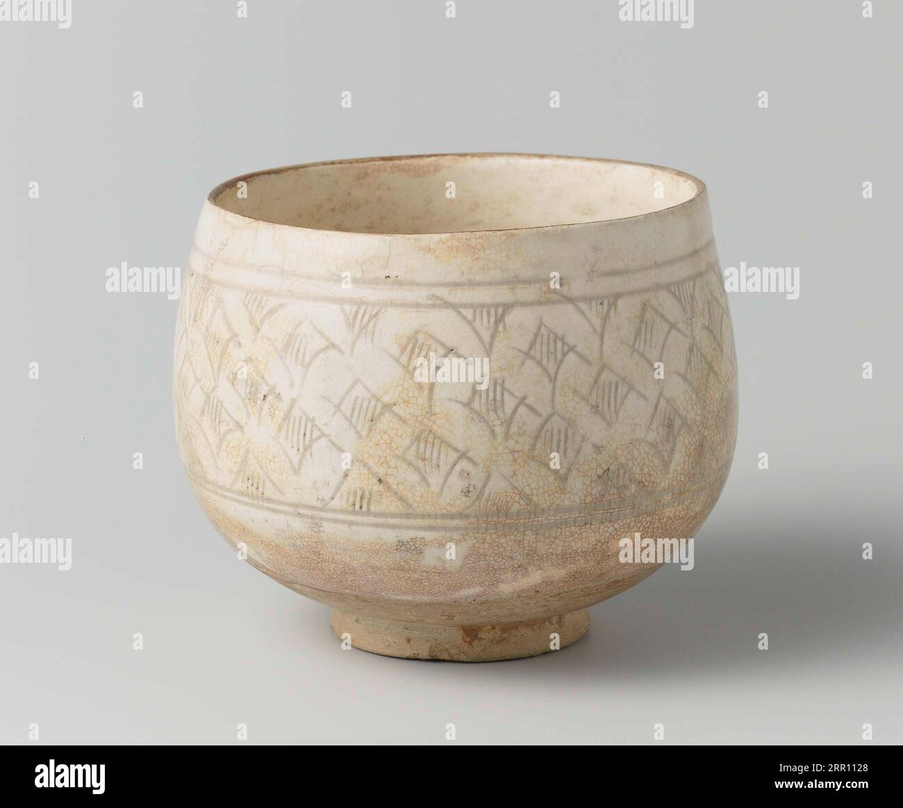 stoneware DEEP BOWL NORTHERN SONG DYNASTY (960-1127) CIZHOU Stock Photo ...