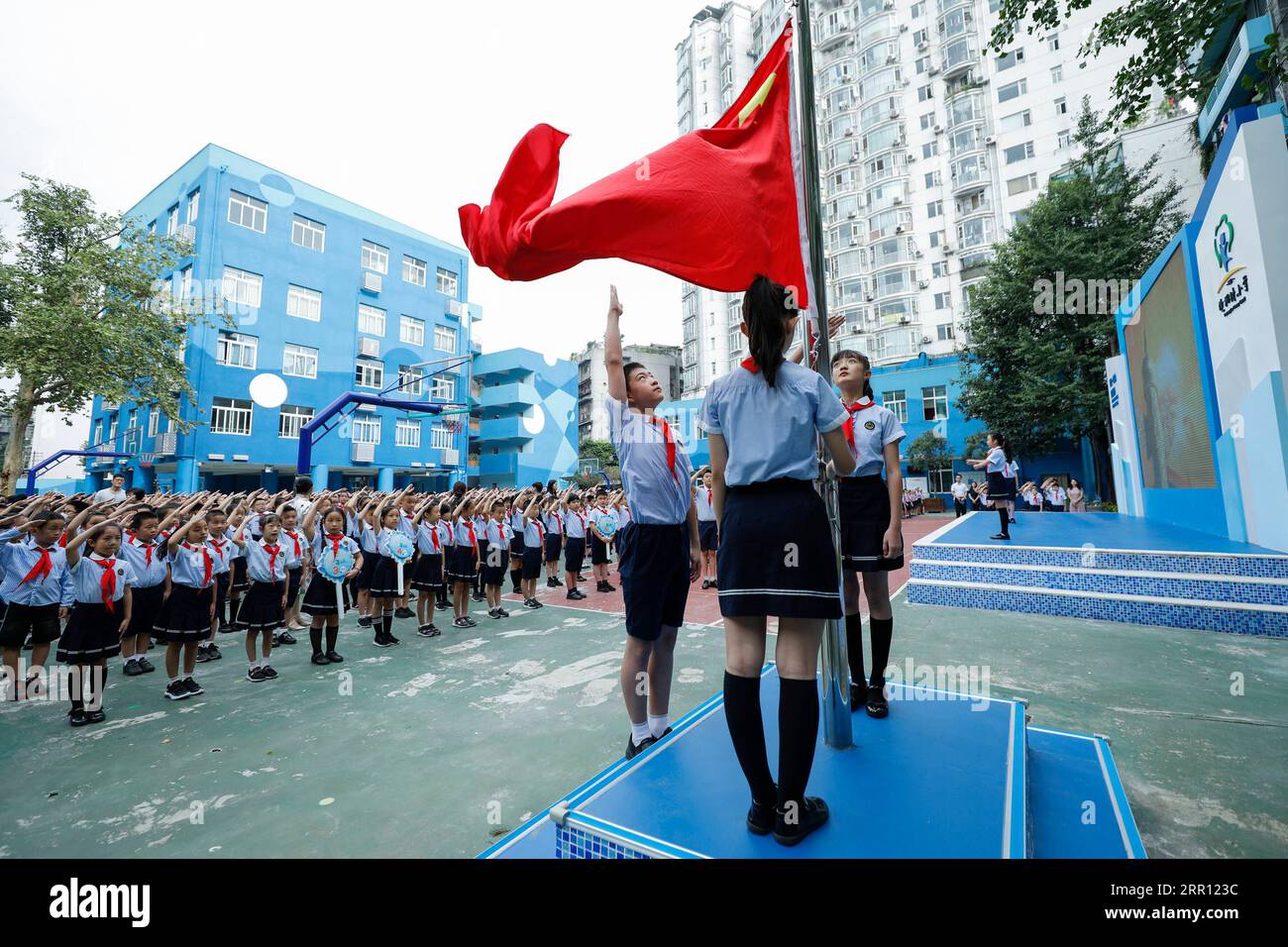 200901 -- CHENGDU, Sept. 1, 2020 -- Students attend the national flag ...