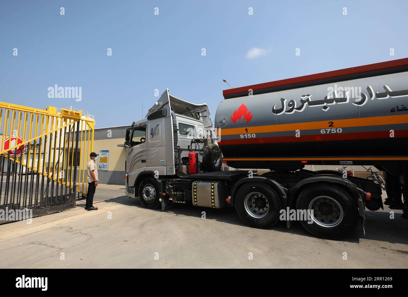 200901 -- GAZA, Sept. 1, 2020 -- A fuel tanker arrives at the Gaza ...