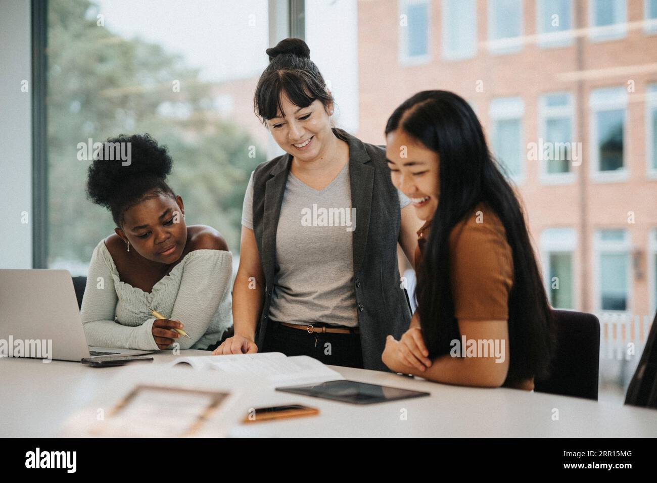 Chinese teacher secondary hi-res stock photography and images - Alamy