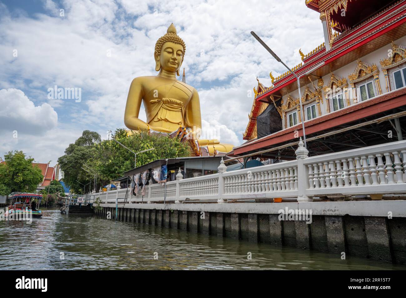 The Big Buddha of the Thai Temple Wat Paknam Bhasicharoen in Bangkok ...