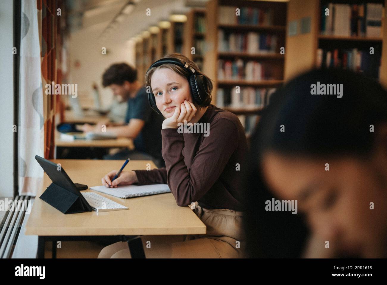Wearing school colors hi-res stock photography and images - Alamy