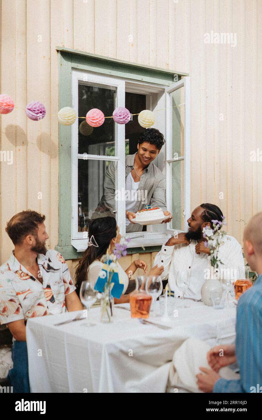 Five friends desserts hi-res stock photography and images - Alamy