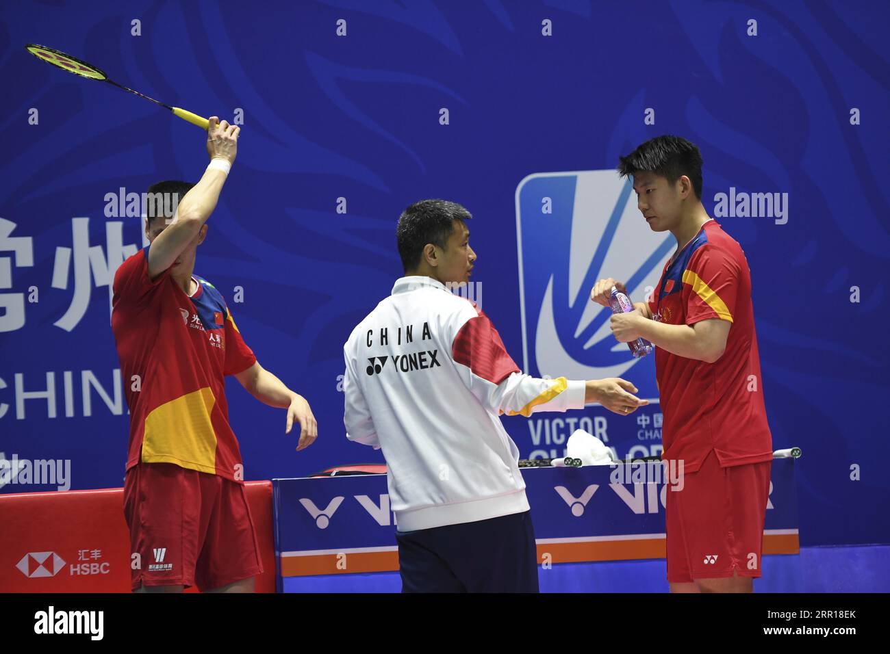 Chinese badminton players Liu Yuchen, Ou Xuanyi defeat French badminton ...
