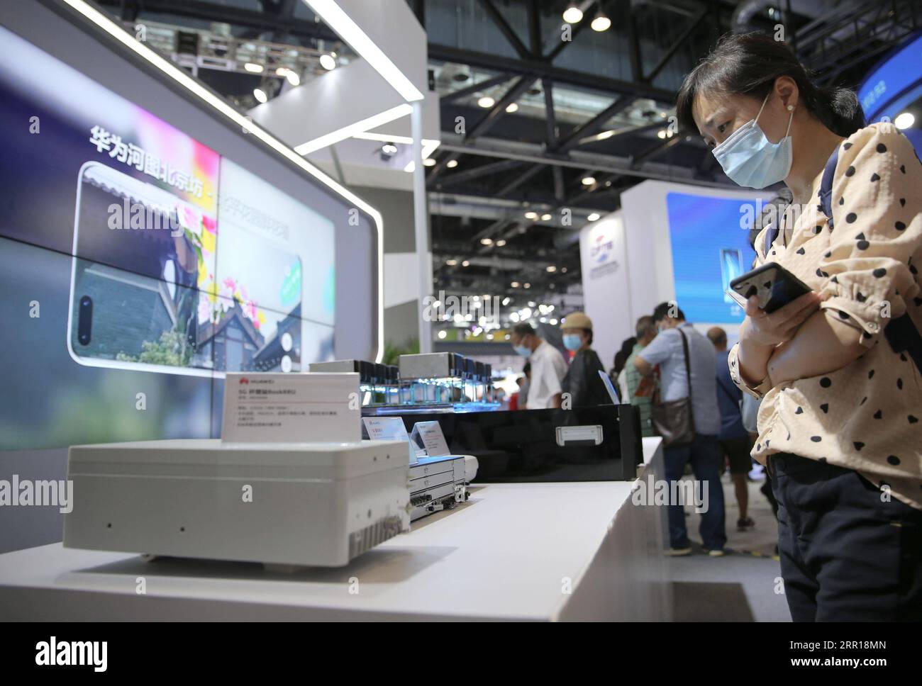 5g c band hi-res stock photography and images - Alamy