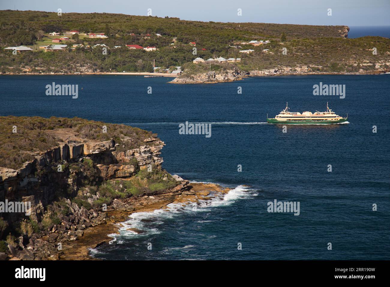 Headland park bushwalking trails hi-res stock photography and images ...