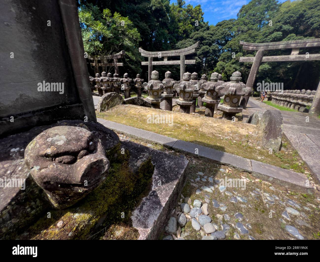Stone lanterns at the buddhist temple of Tokoji, Hagi, Japan Stock ...