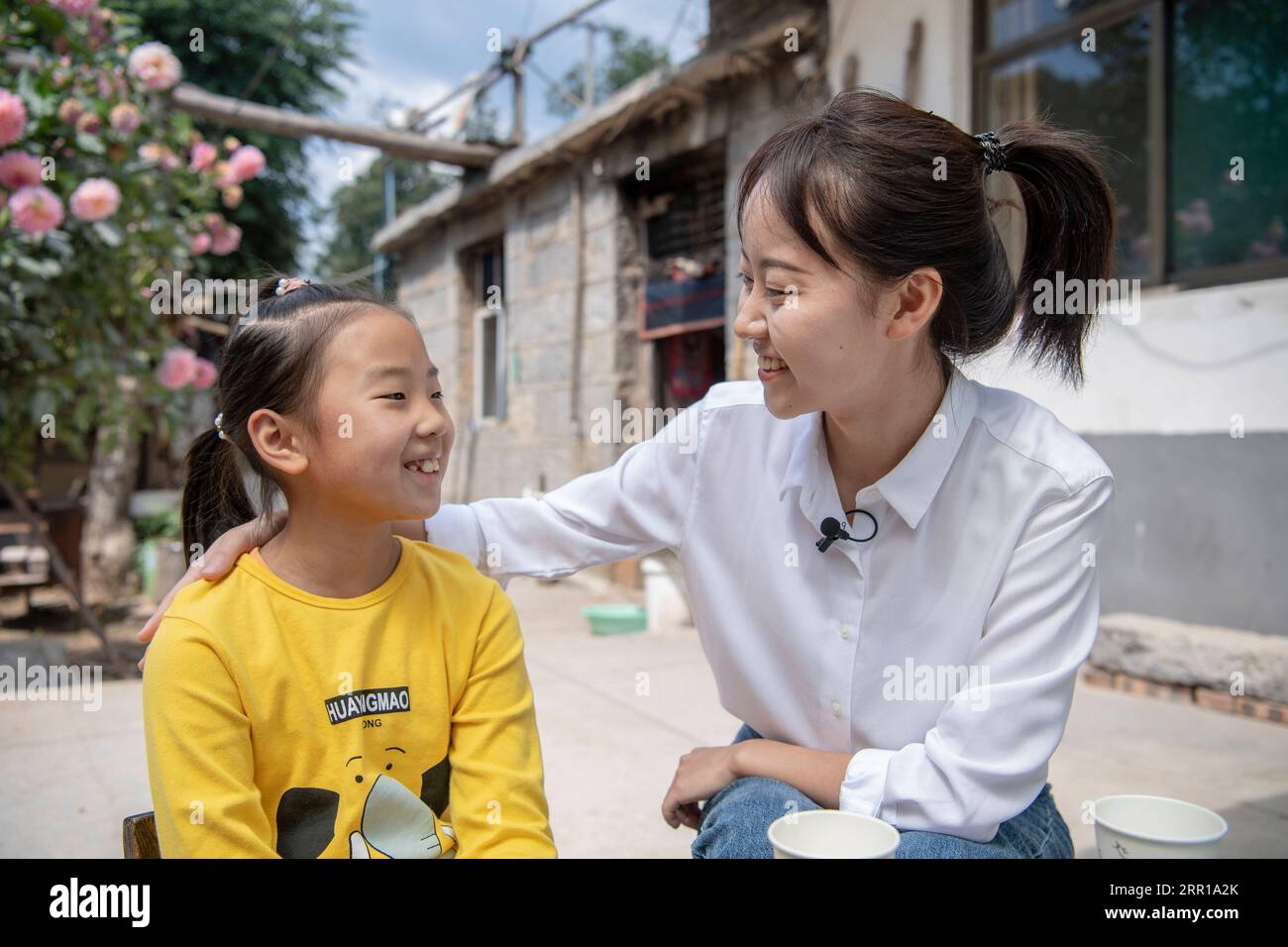 200910 -- LINGCHUAN, Sept. 10, 2020 -- Chen Yanzi pays a home visit to ...