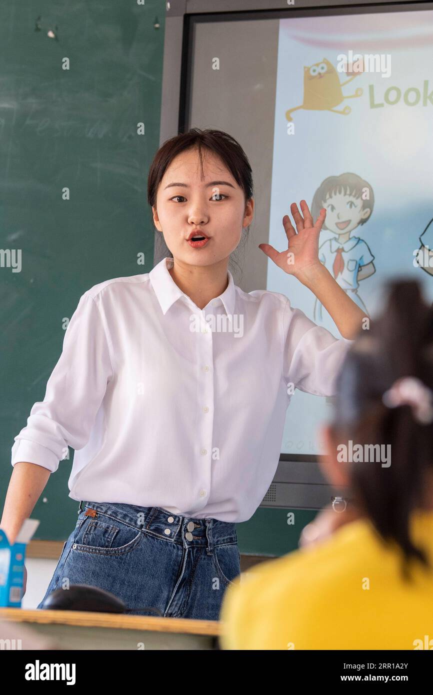 China school classroom maths hi-res stock photography and images - Alamy