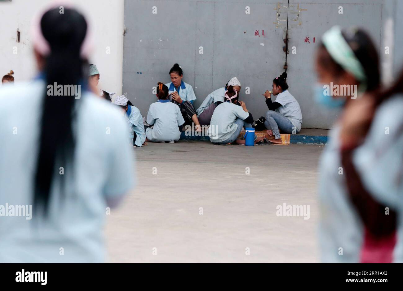 Cambodia garment factory workers hi-res stock photography and images ...