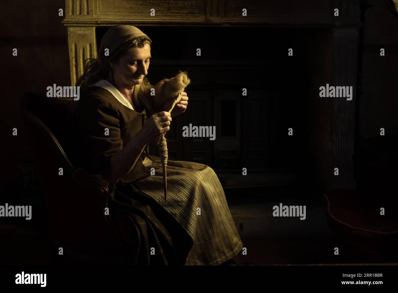 Drop spindle hi-res stock photography and images - Alamy