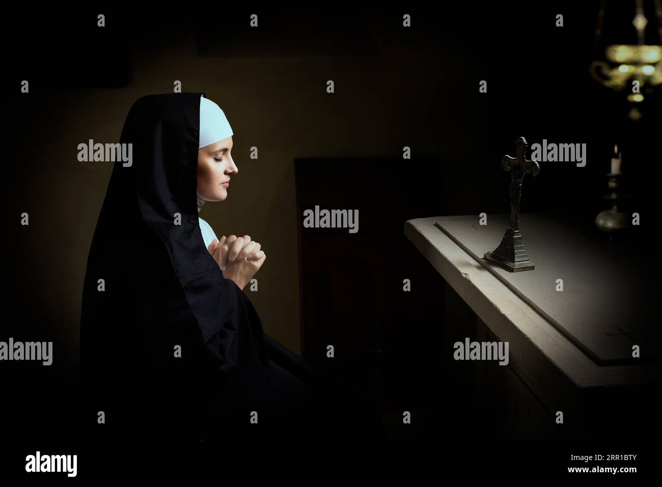 Woman nun costume habit hi-res stock photography and images - Alamy