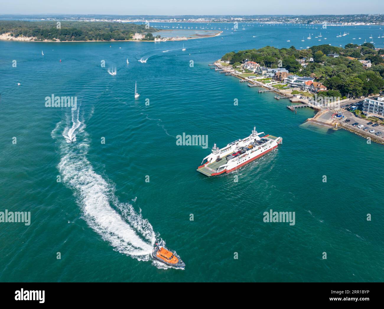 Sandbanks chain ferry links Sandbanks, Poole to Studland Stock Photo ...
