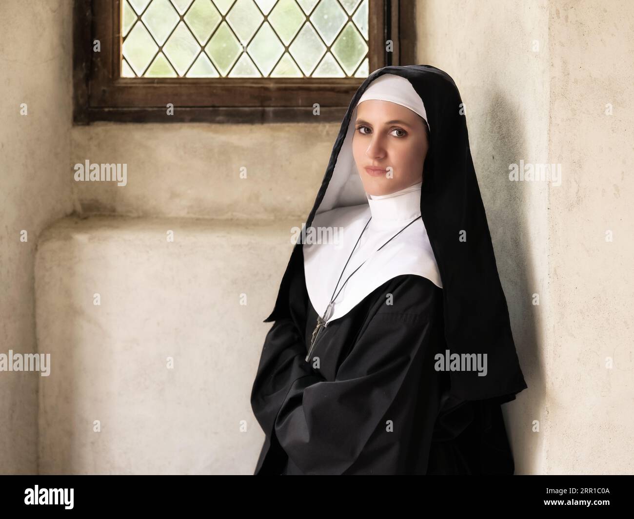 Woman nun costume habit hi-res stock photography and images - Alamy