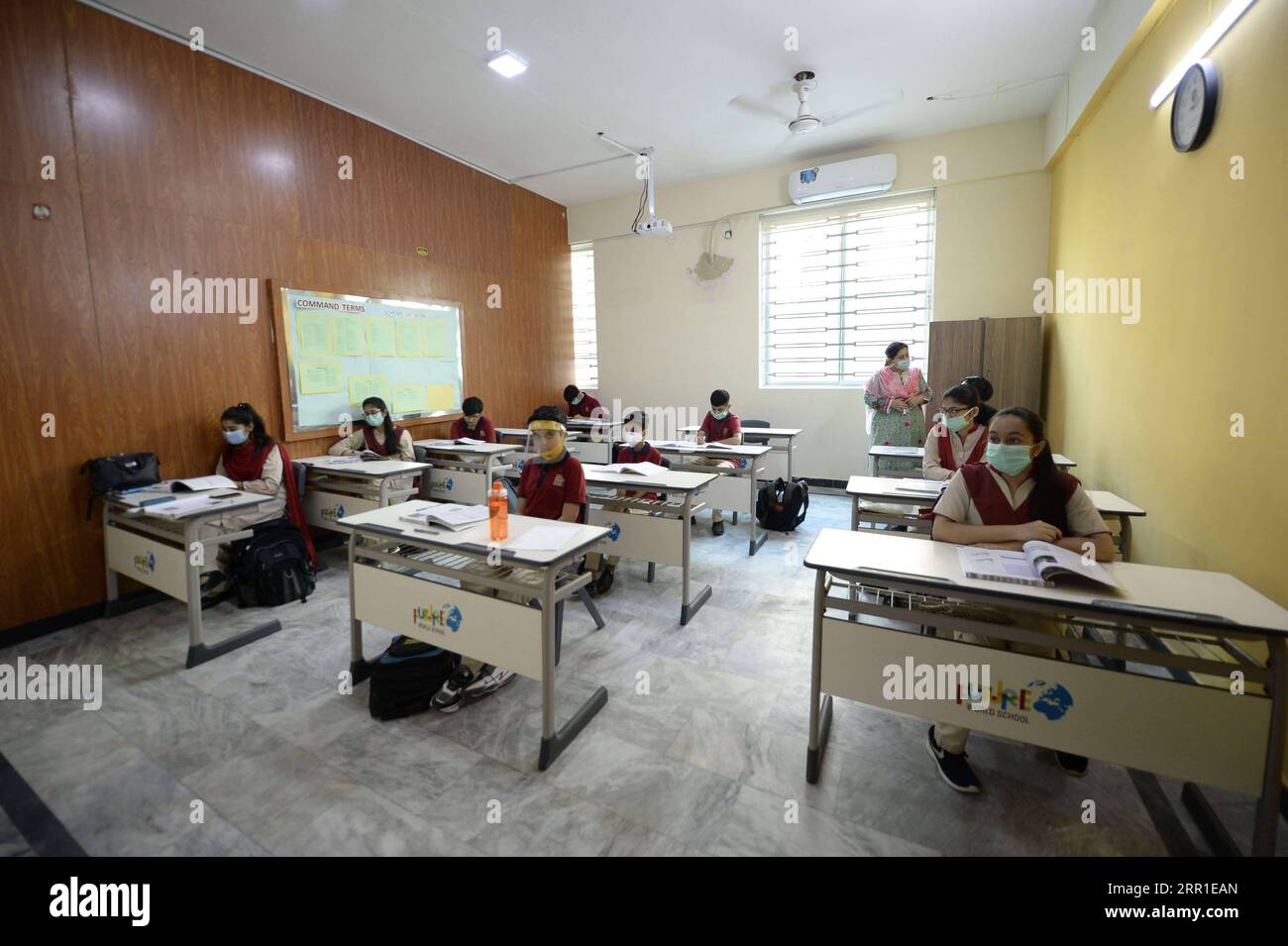 Pakistan students school class hi-res stock photography and images - Alamy