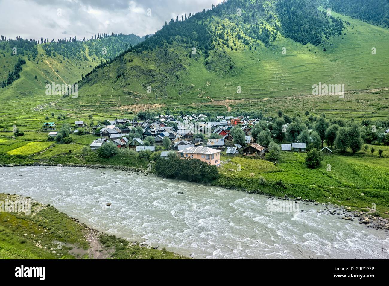 Warwan (Marusudar) River and Margi village in the gorgeous Warwan ...