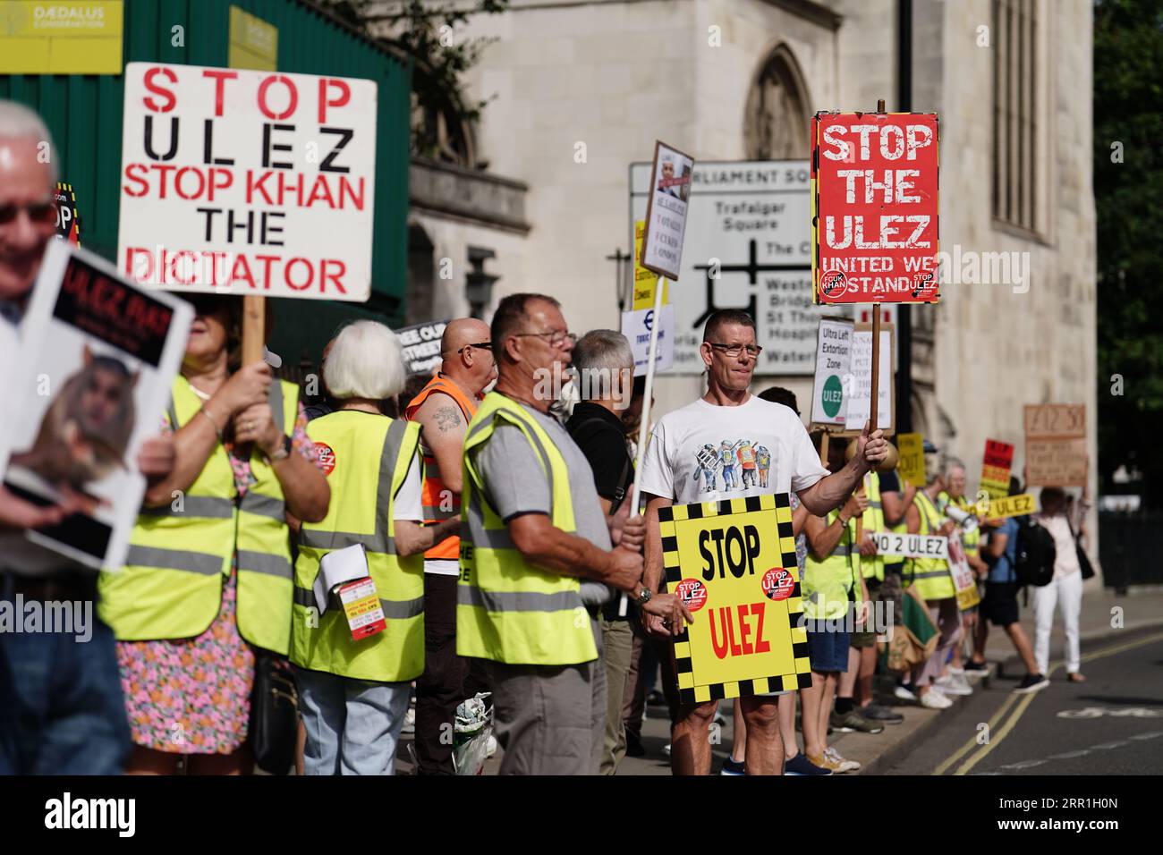 Anti-Ulez protesters in Parliament Square, London. London Mayor Sadiq ...