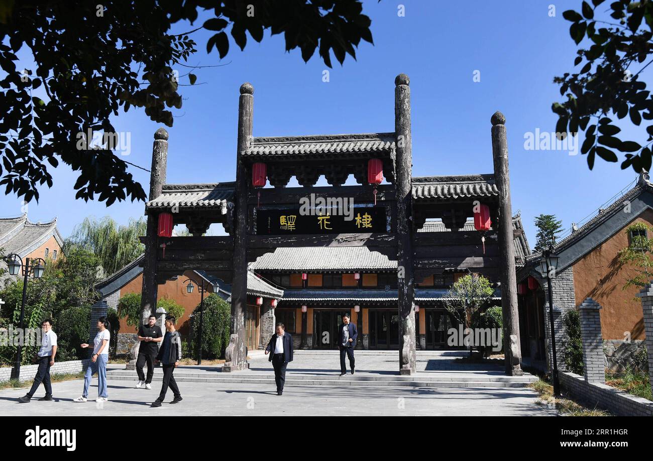 200918 -- DANFENG, Sept. 18, 2020 -- Tourists visit Dihua ancient town ...