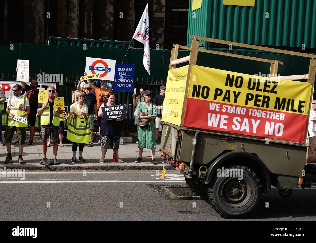Anti-Ulez protesters in Parliament Square, London. London Mayor Sadiq ...