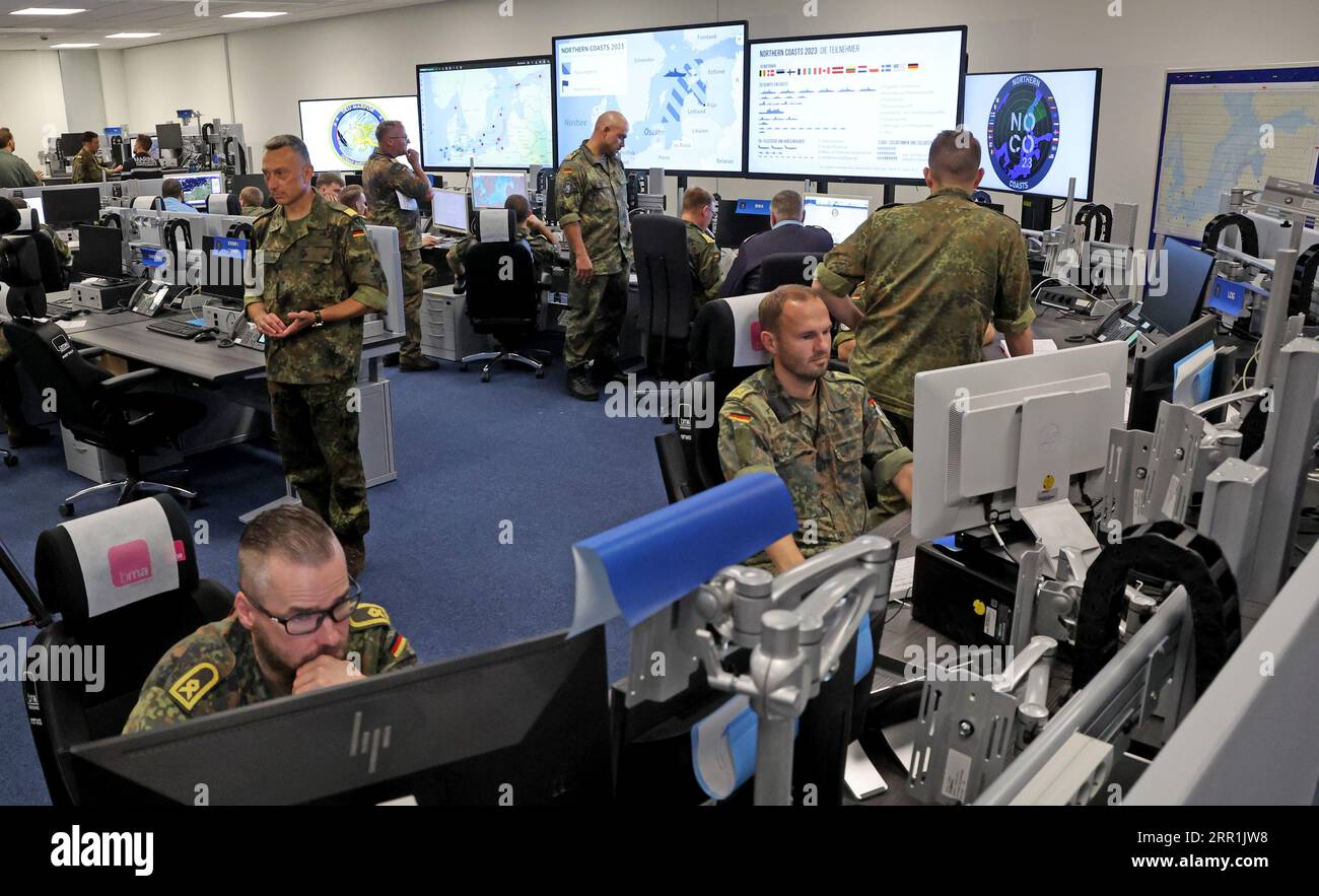 Rostock, Germany. 06th Sep, 2023. Flotilla Admiral Stephan Haisch (l ...