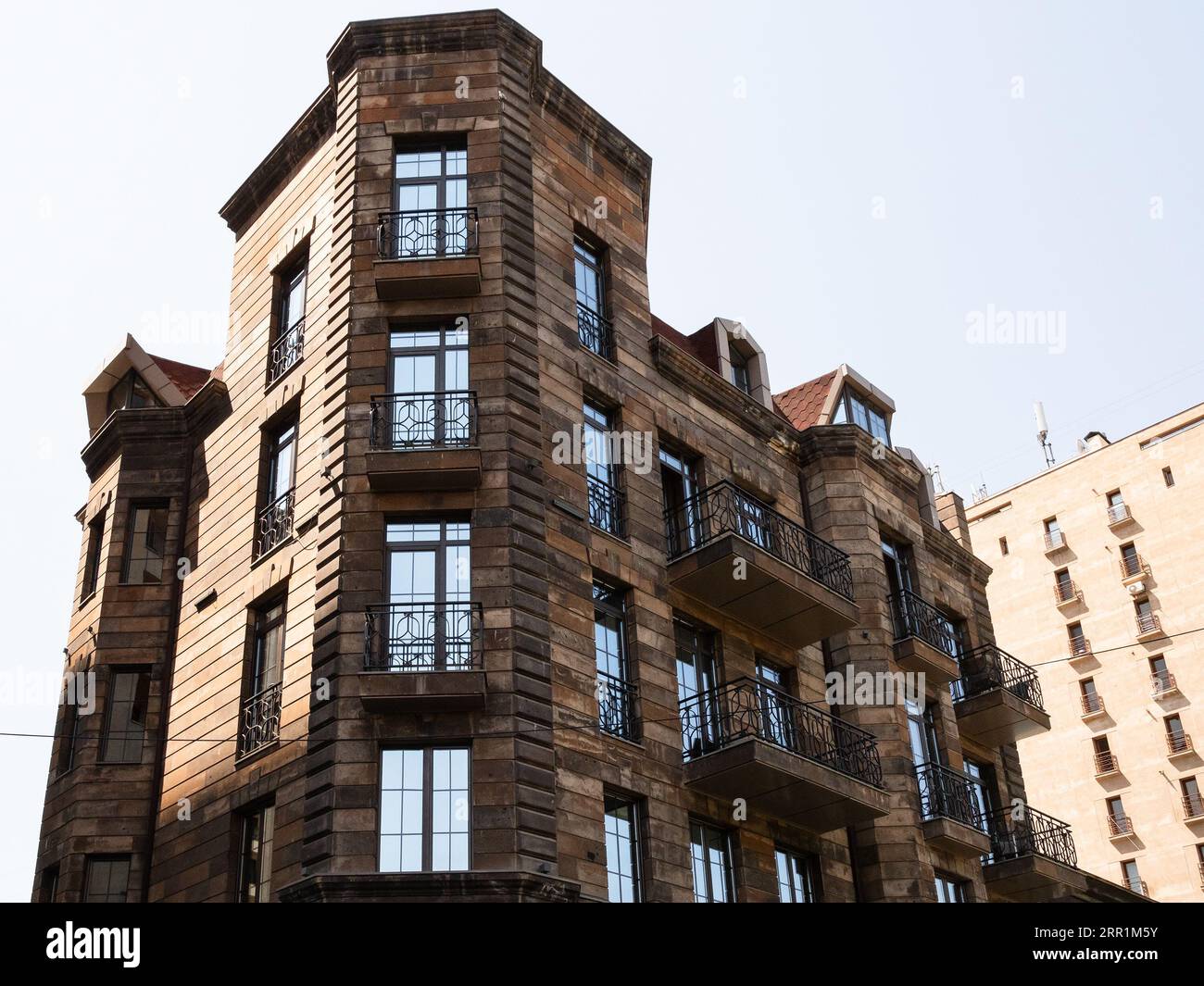 apartment house on street corner of Pavstos Buzand and Yeznik Koghbatsi ...