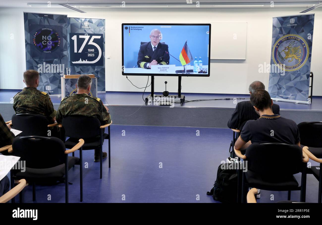 Navy command center hi-res stock photography and images - Alamy