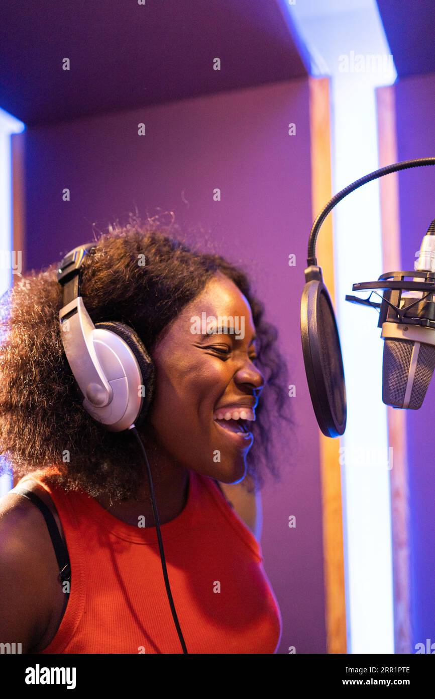 Loud high note hi-res stock photography and images - Alamy