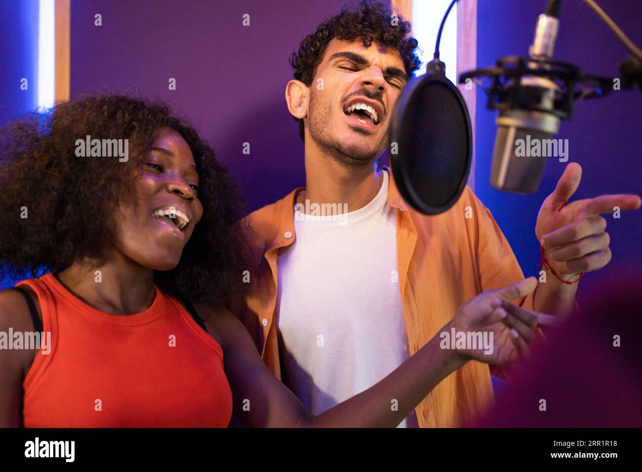 Loud high note hi-res stock photography and images - Alamy